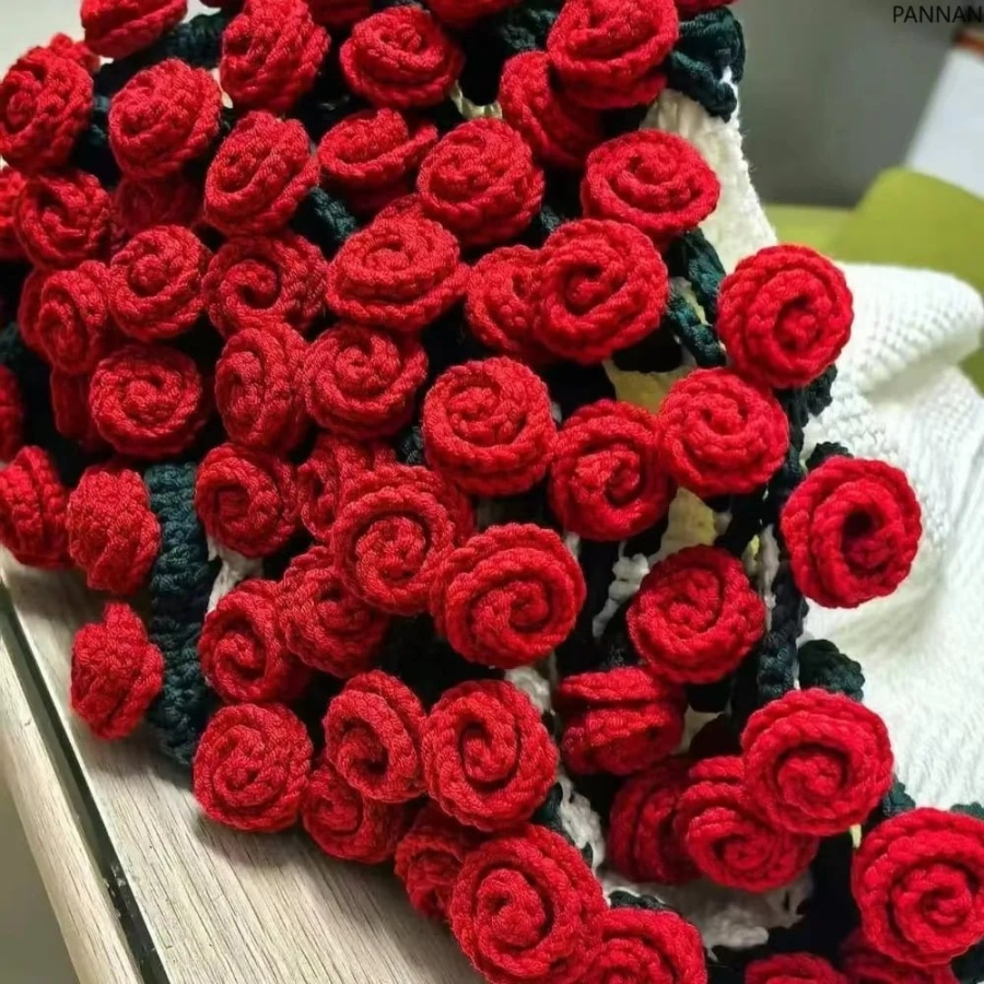 Niche Scraper - Crochet Rose Bouquet Blanket 80cm